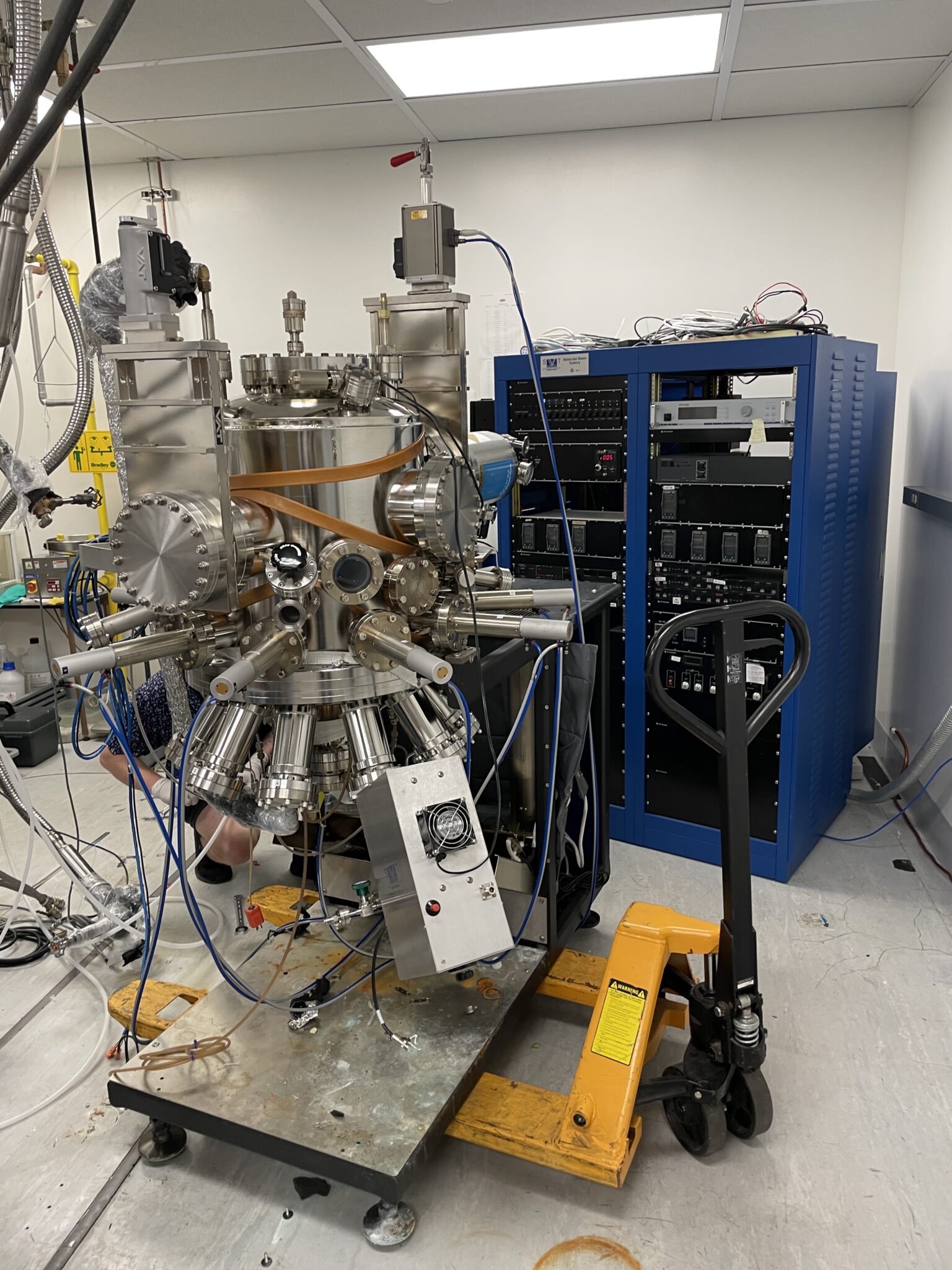Moving the Nitride MBE – Advanced Photonic Devices Lab